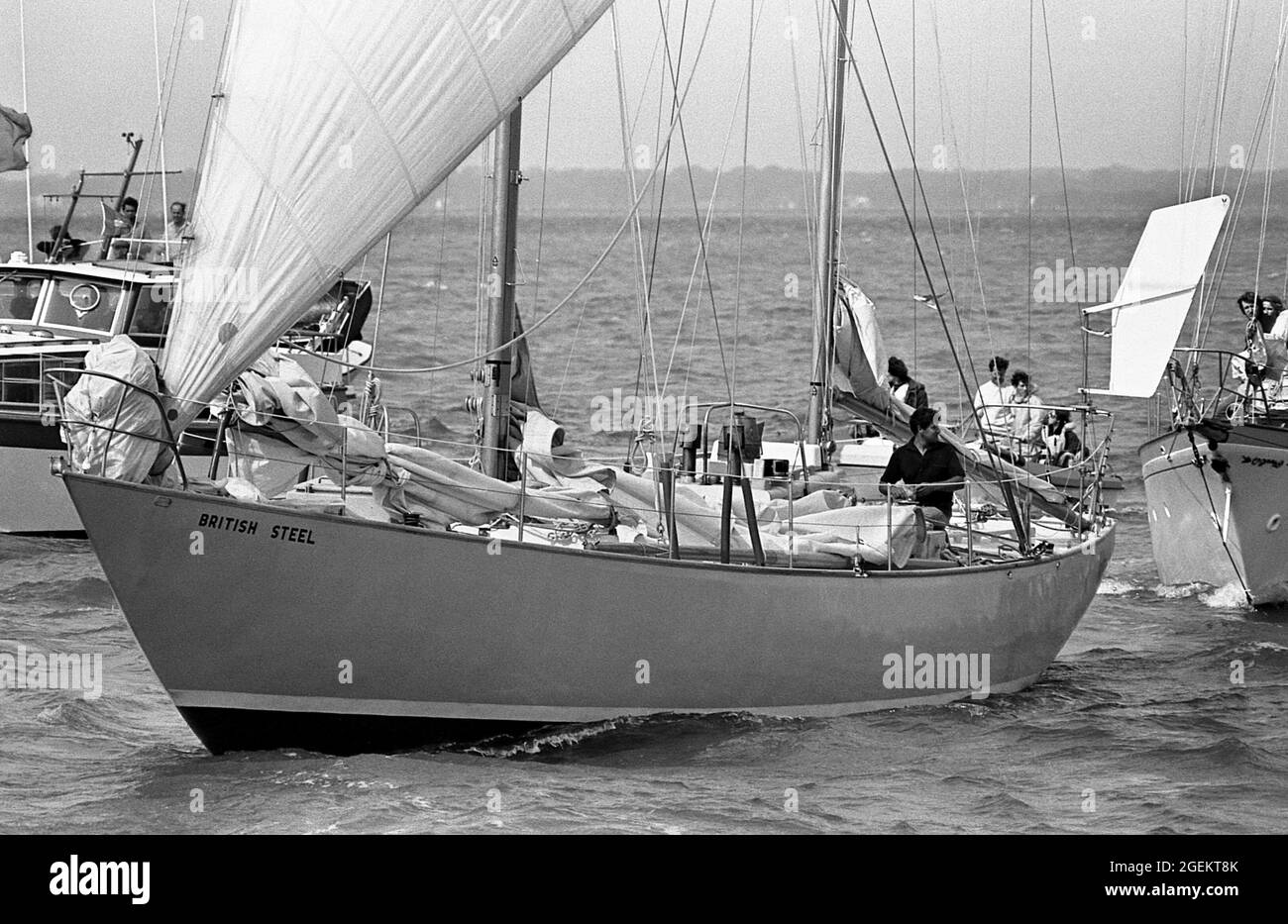 AJAXNETPHOTO. 6TH AUGUST, 1971. COWES, ENGLAND. - WRONG WAY YACHTSMAN ...