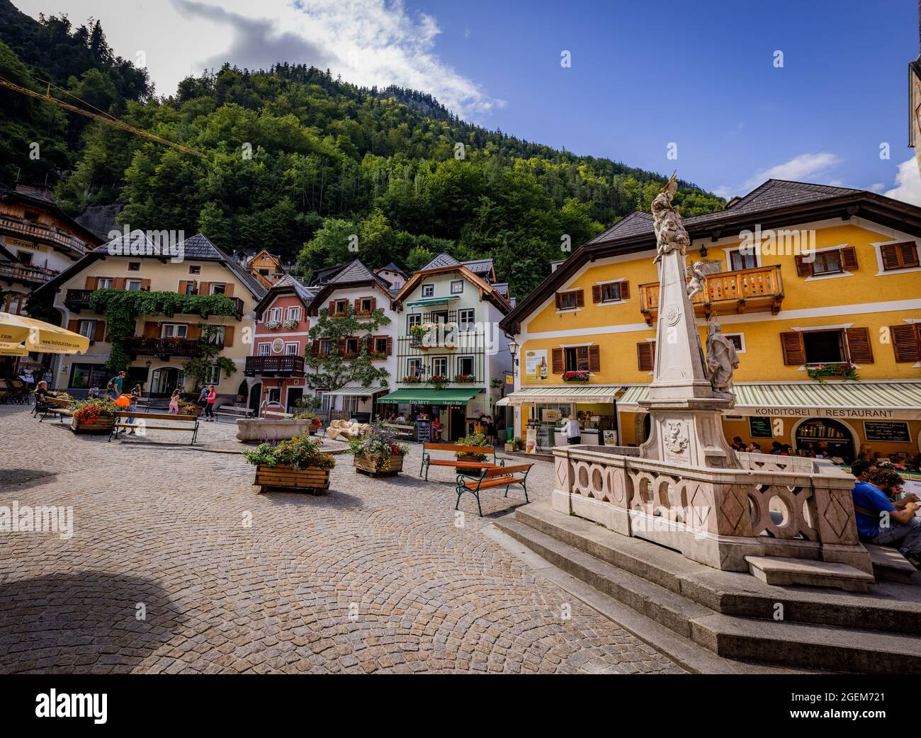 Hallstatt market square hi-res stock photography and images - Alamy