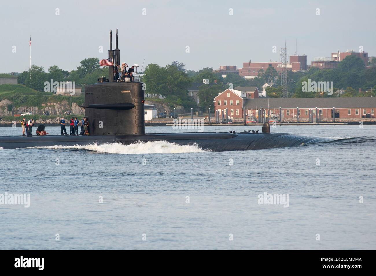 USS Newport News (SSN 750) makes its way up the Thames River and past ...