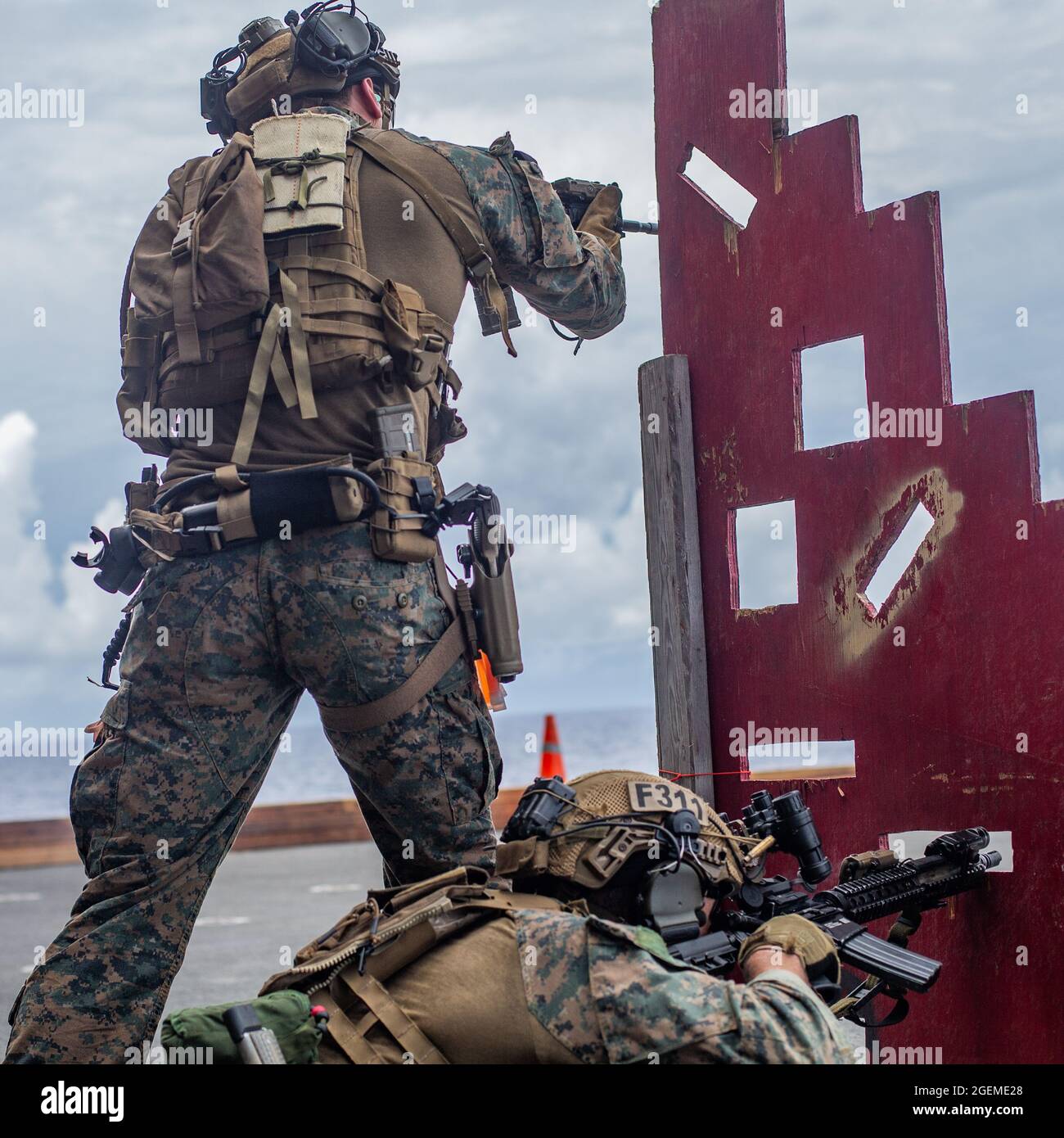 U.S. Marines with Force Reconnaissance Platoon (FRP), 31st Marine ...