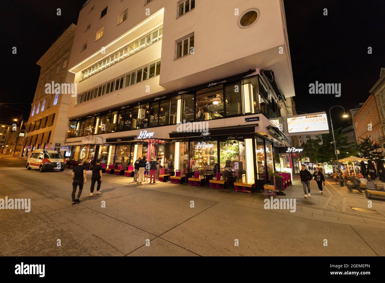 Le Burger restaurant in vienna - night view - VIENNA, AUSTRIA, EUROPE ...