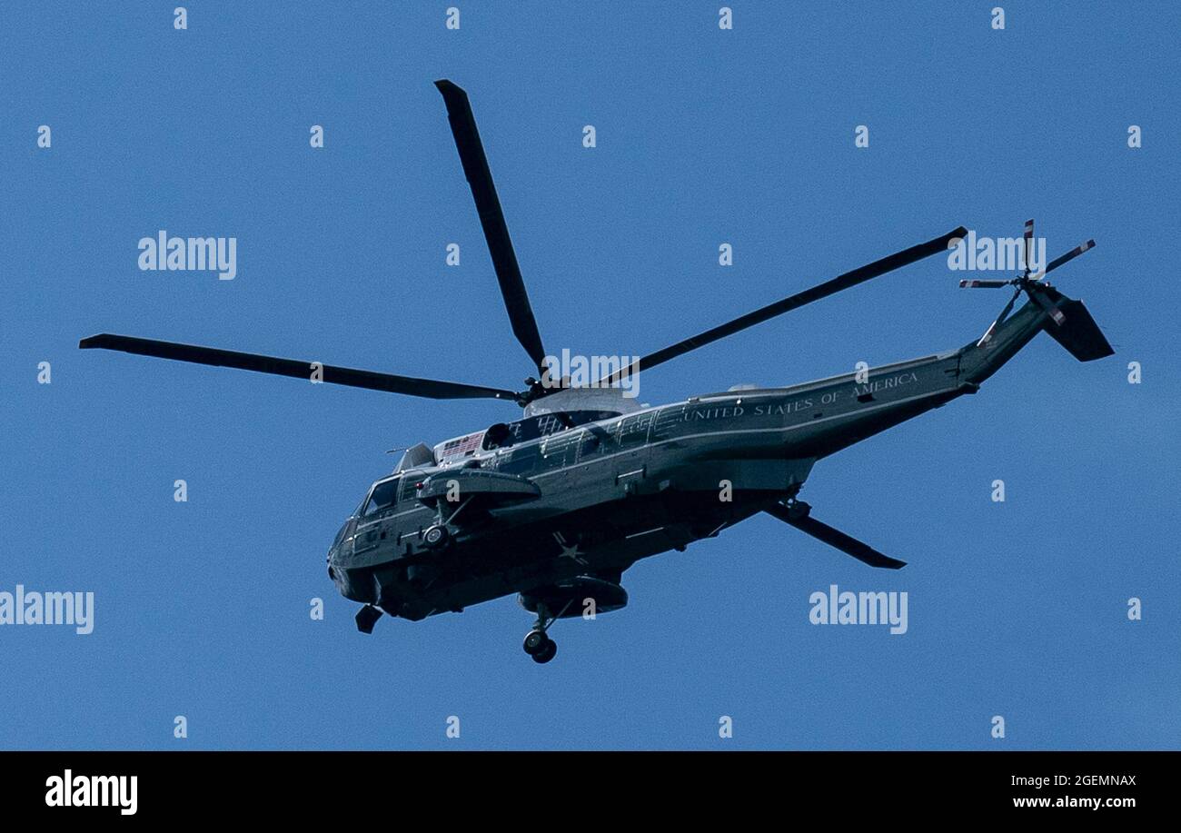 United States Marine Corps helicopter overhead Stock Photo - Alamy