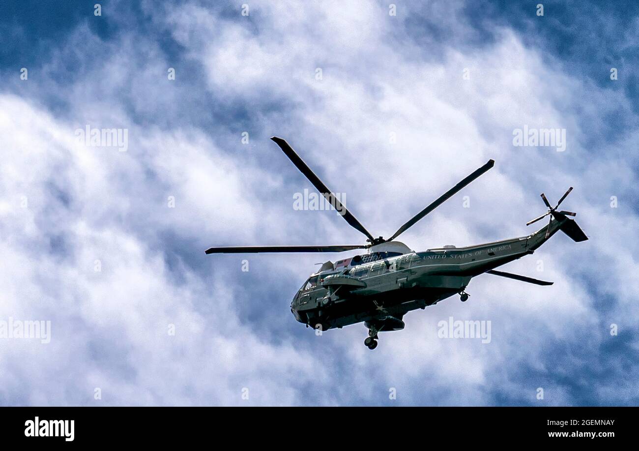 United States Marine Corps helicopter overhead Stock Photo - Alamy