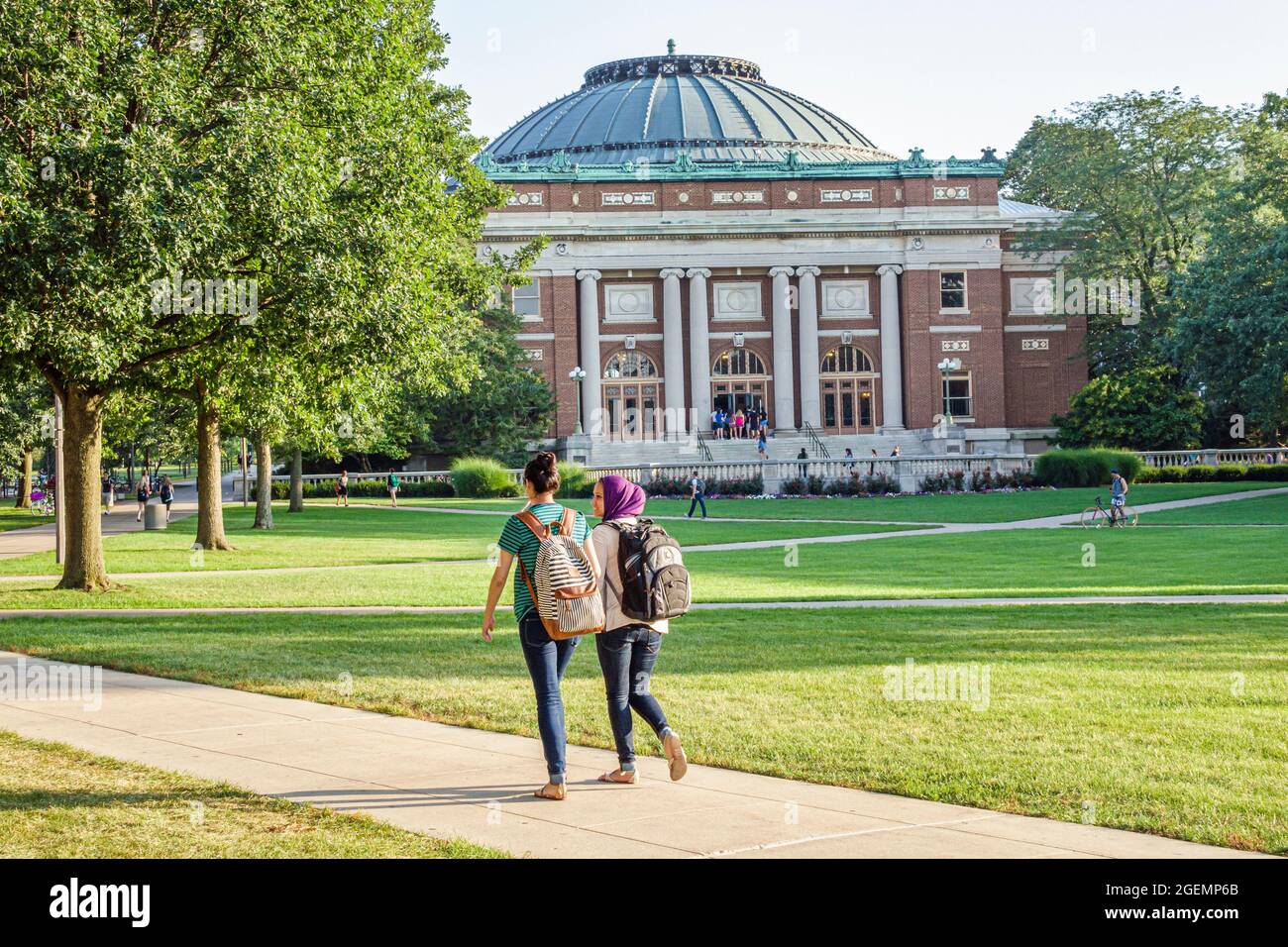 Illinois Urbana-Champaign University of Illinois campus,walking class ...