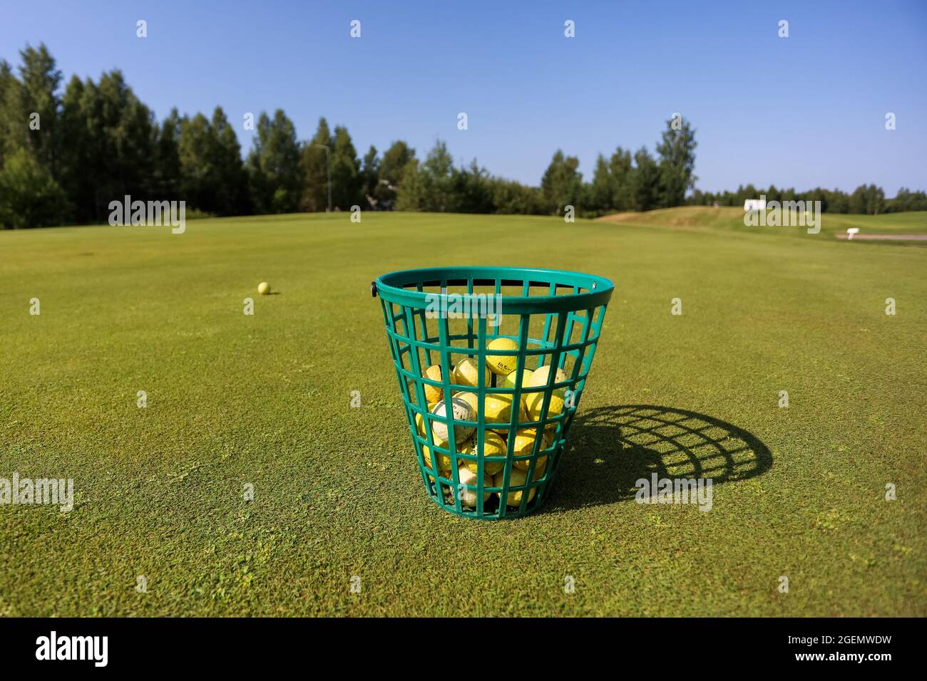 Golf ball basket hi-res stock photography and images - Alamy
