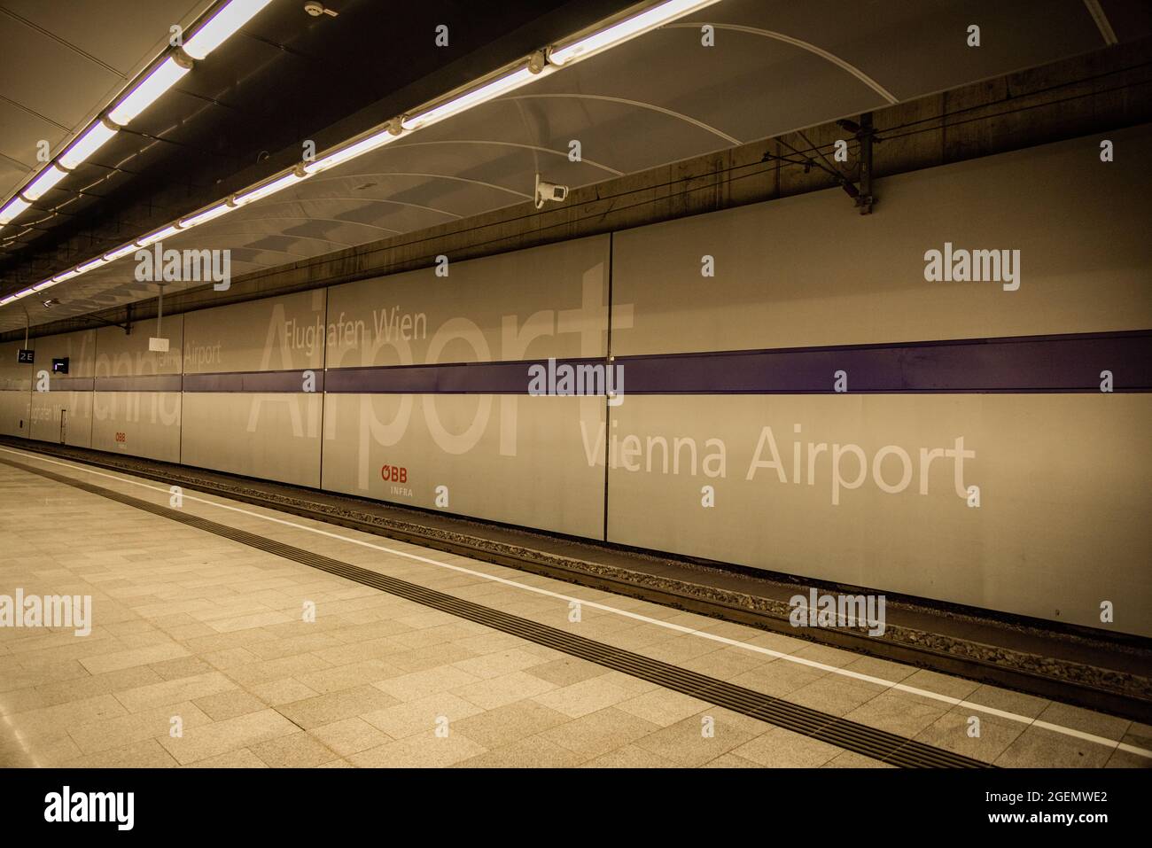 Vienna airport vie terminal austria hi-res stock photography and images ...