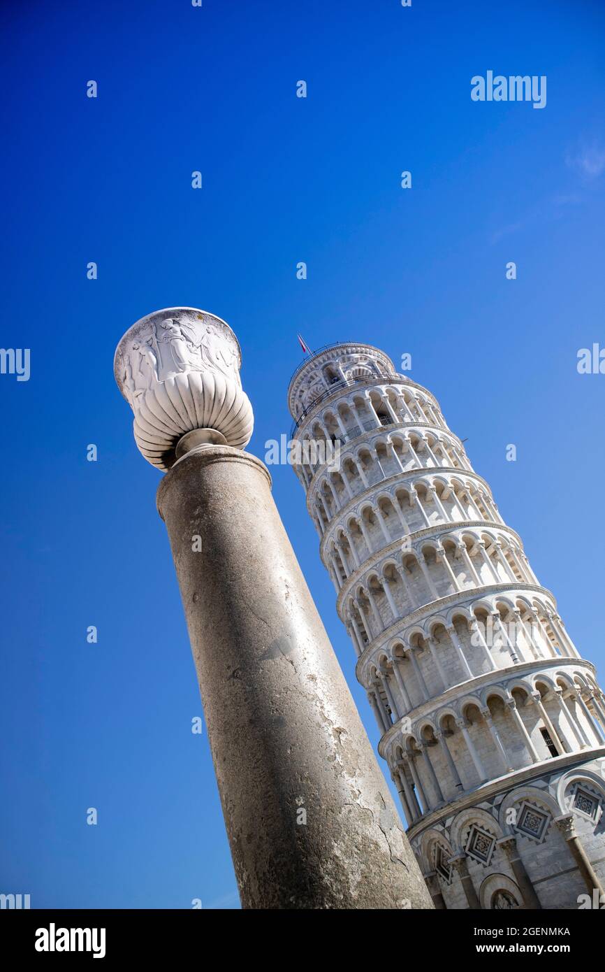 Perspective view of the architecture of the Leaning Tower of Pisa ...