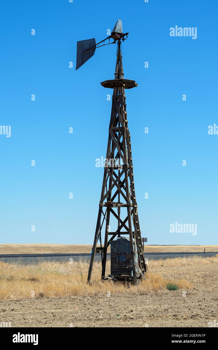 A broken windmill in a farm field near Lind in Washington, USA Stock ...