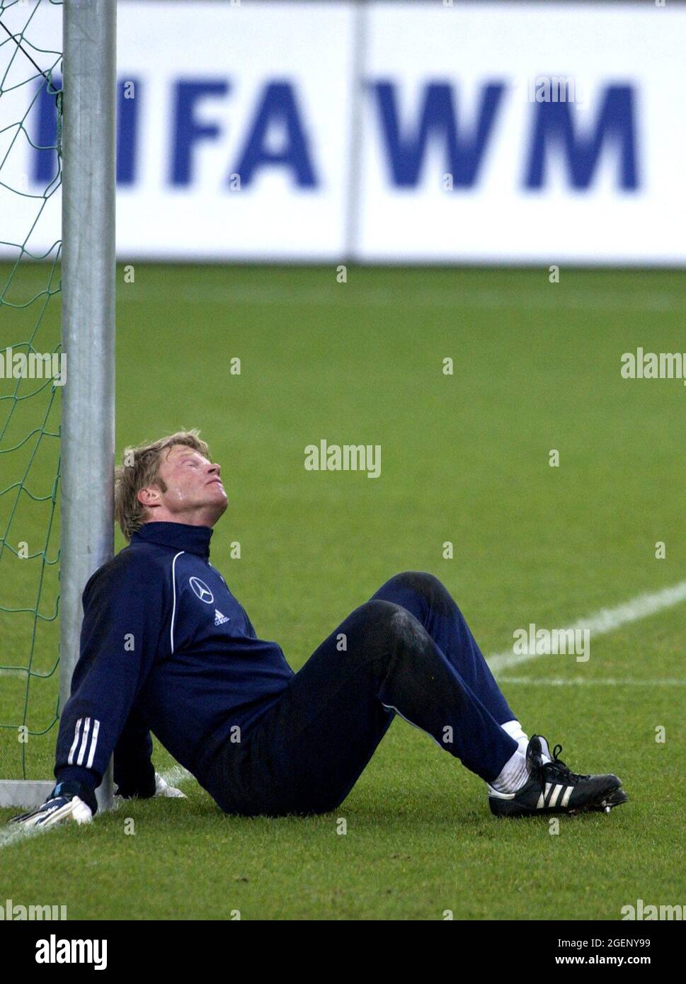 Arena auf Schalke Gelsenkirchen Germany 19.11.2002, Football: training ...