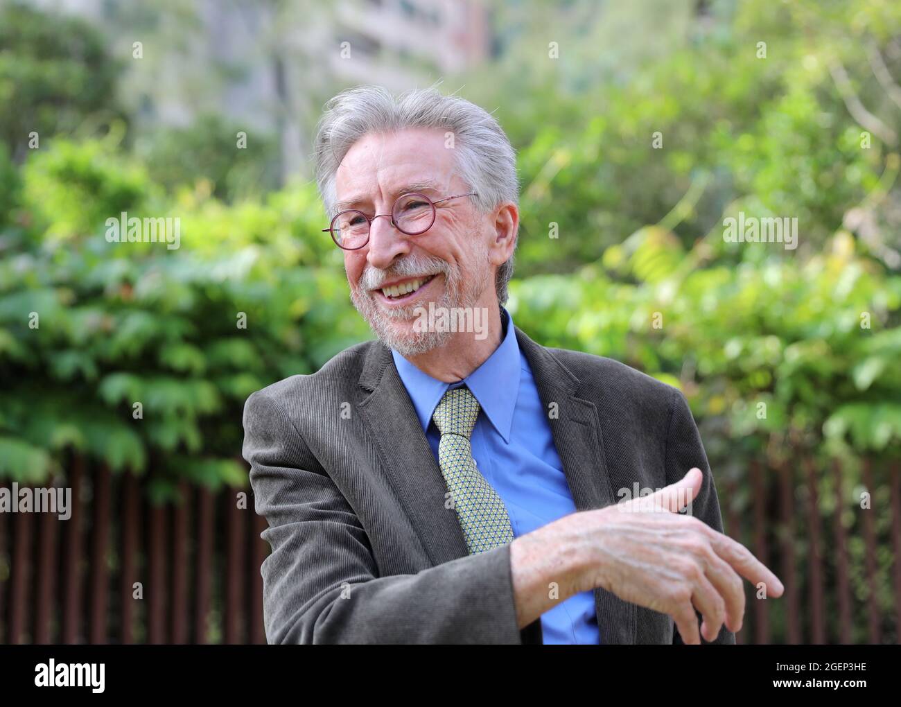 Xinhua wu professor hi-res stock photography and images - Alamy
