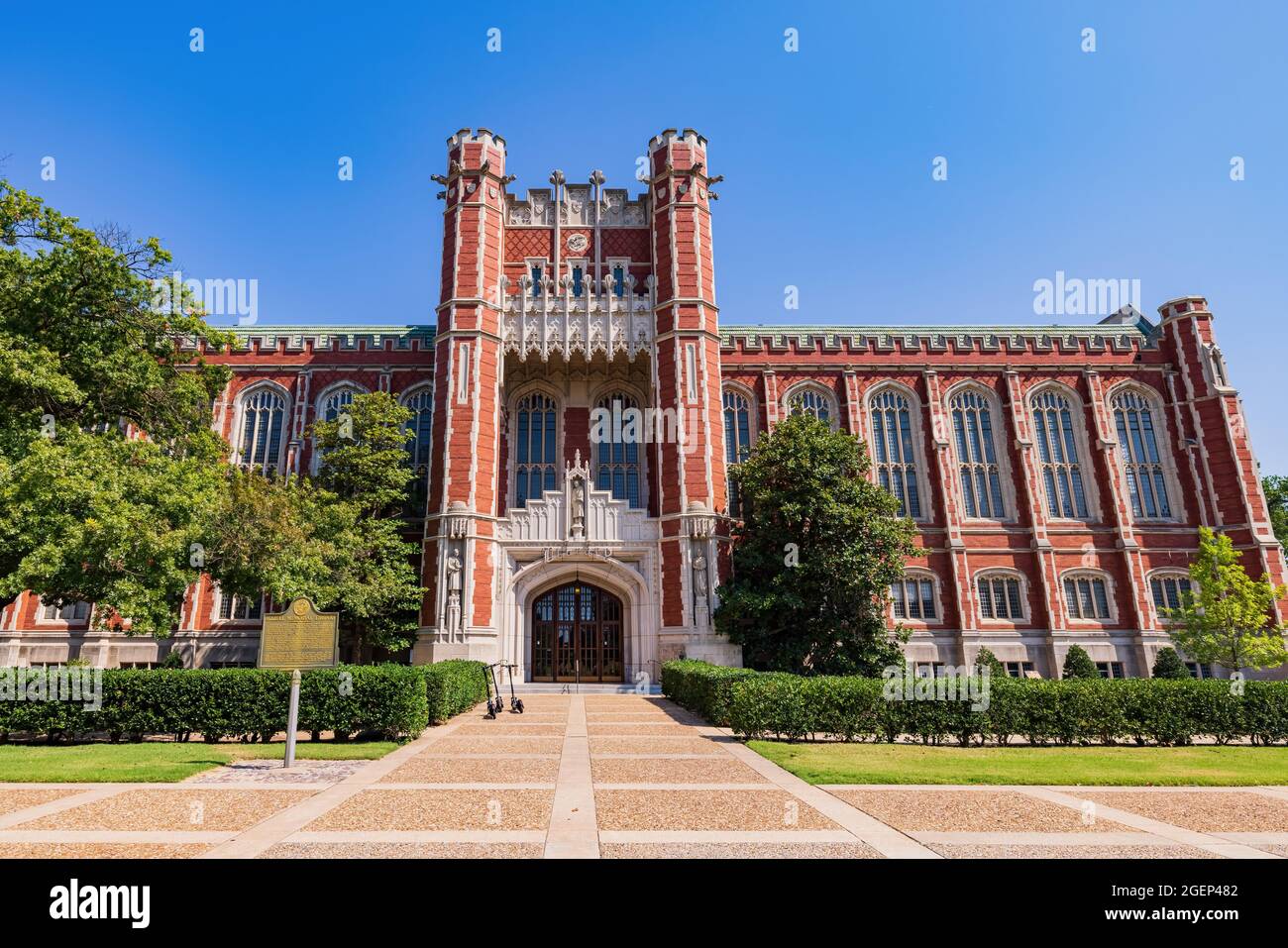 Oklahoma, AUG 10, 2021 - Sunny view of the Bizzell Memorial Library of ...
