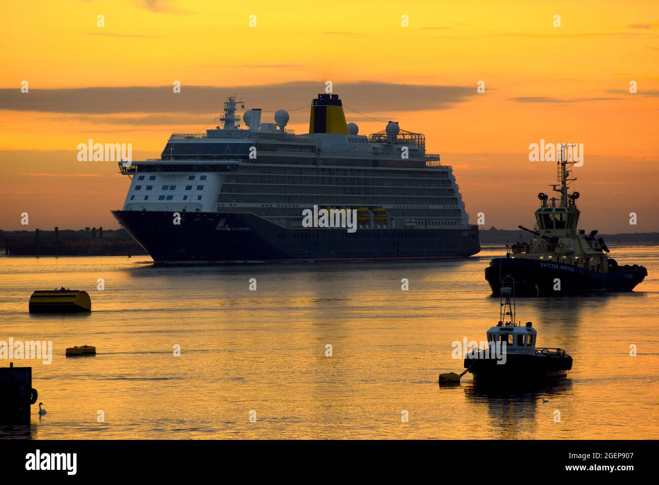 Gravesend river thames saga thames hi-res stock photography and images ...