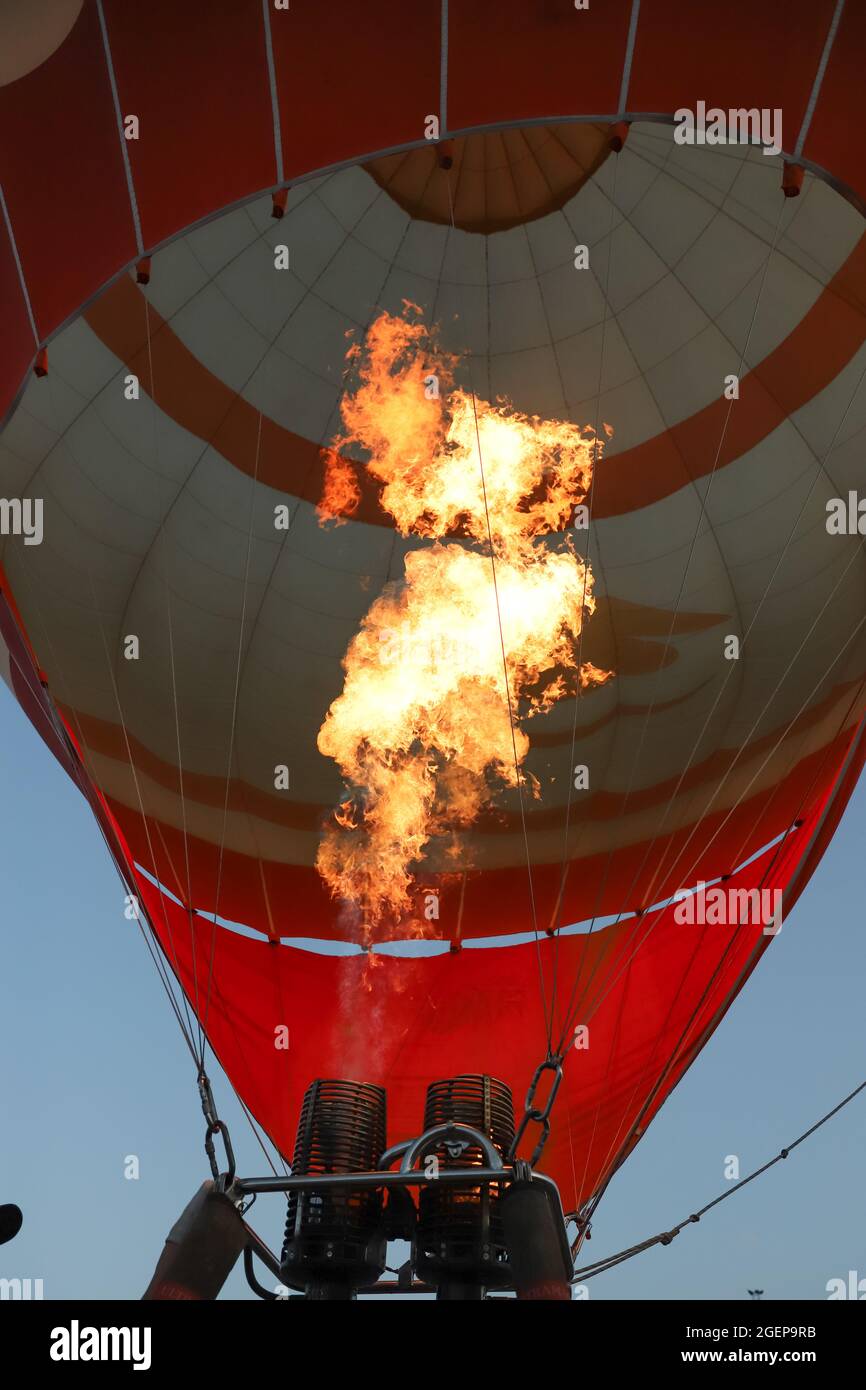 Hot air balloon being inflated by fire Stock Photo - Alamy
