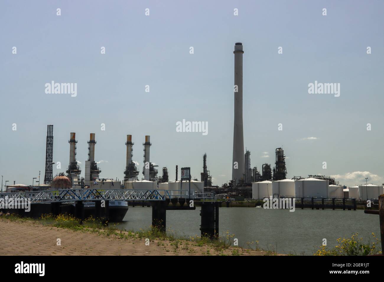 Exxonmobil oil barrel hi-res stock photography and images - Alamy