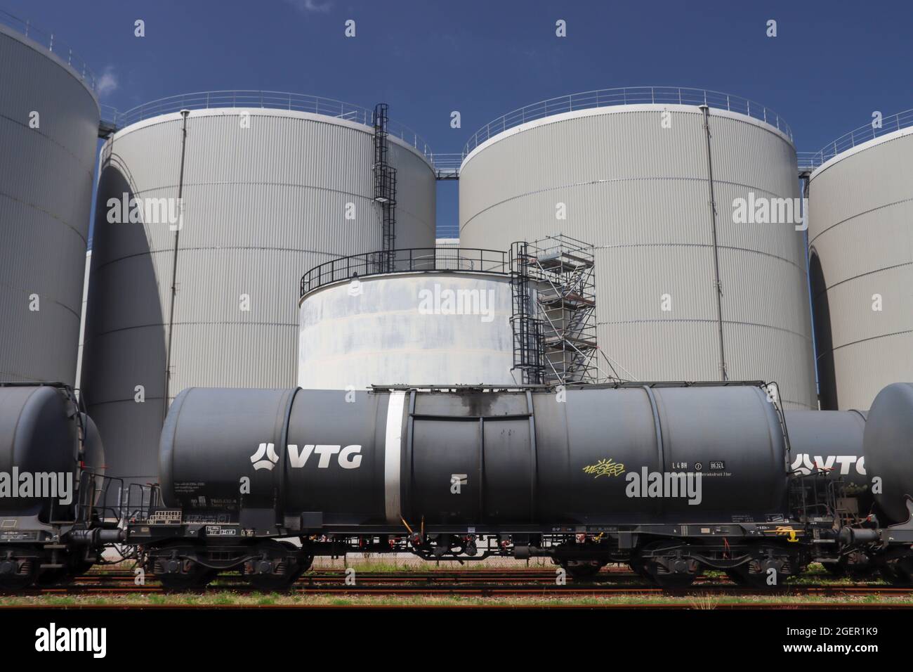 Pernis chemical industry hi-res stock photography and images - Alamy