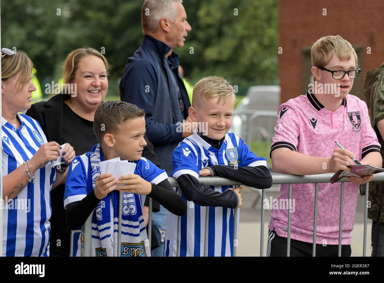 Sheffield wednesday team coach hi-res stock photography and images - Alamy