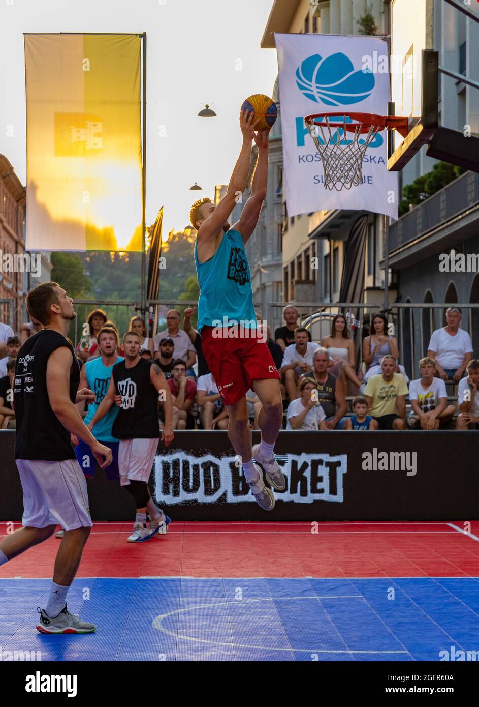 A picture of a basketball court hi-res stock photography and images - Alamy