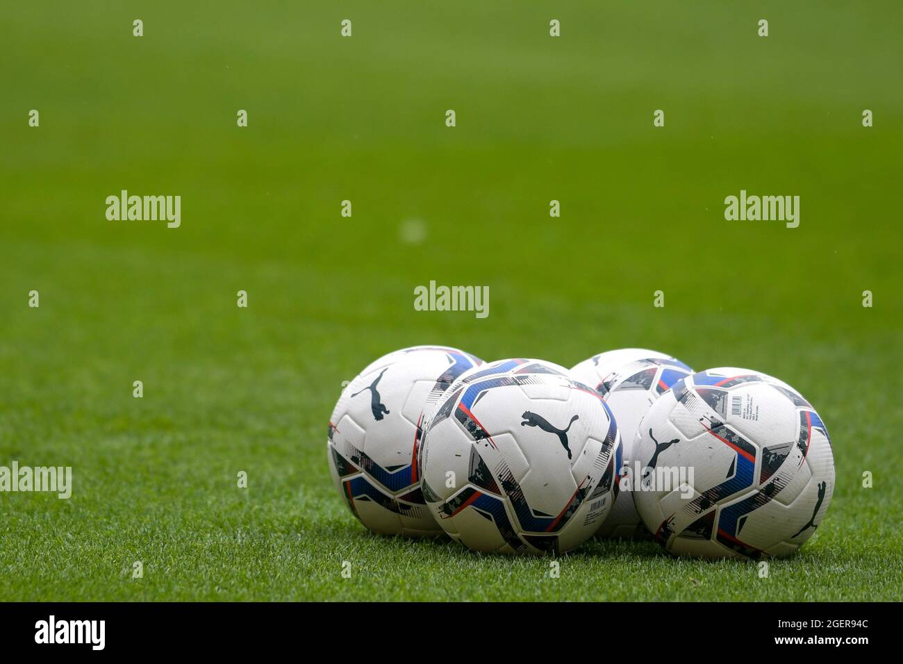 Puma balls hi-res stock photography and images - Alamy