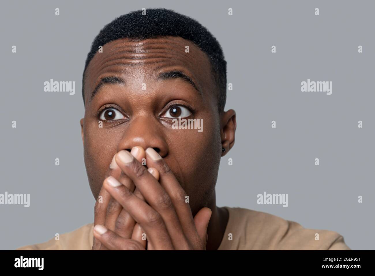 Man looking surprised hi-res stock photography and images - Alamy