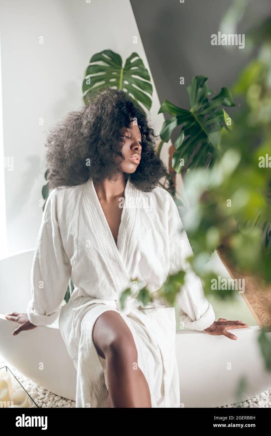 Relaxed african american woman in spa salon Stock Photo - Alamy