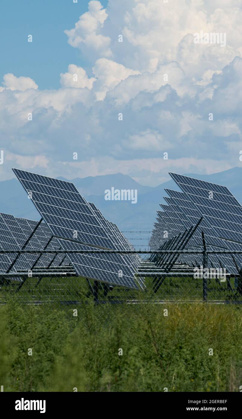 Colorado, San Luis Valley, Mosca. Solar panel farm Stock Photo - Alamy