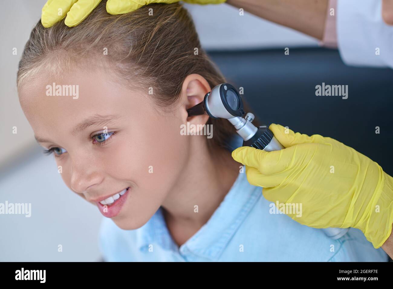 Examination of ear hi-res stock photography and images - Alamy
