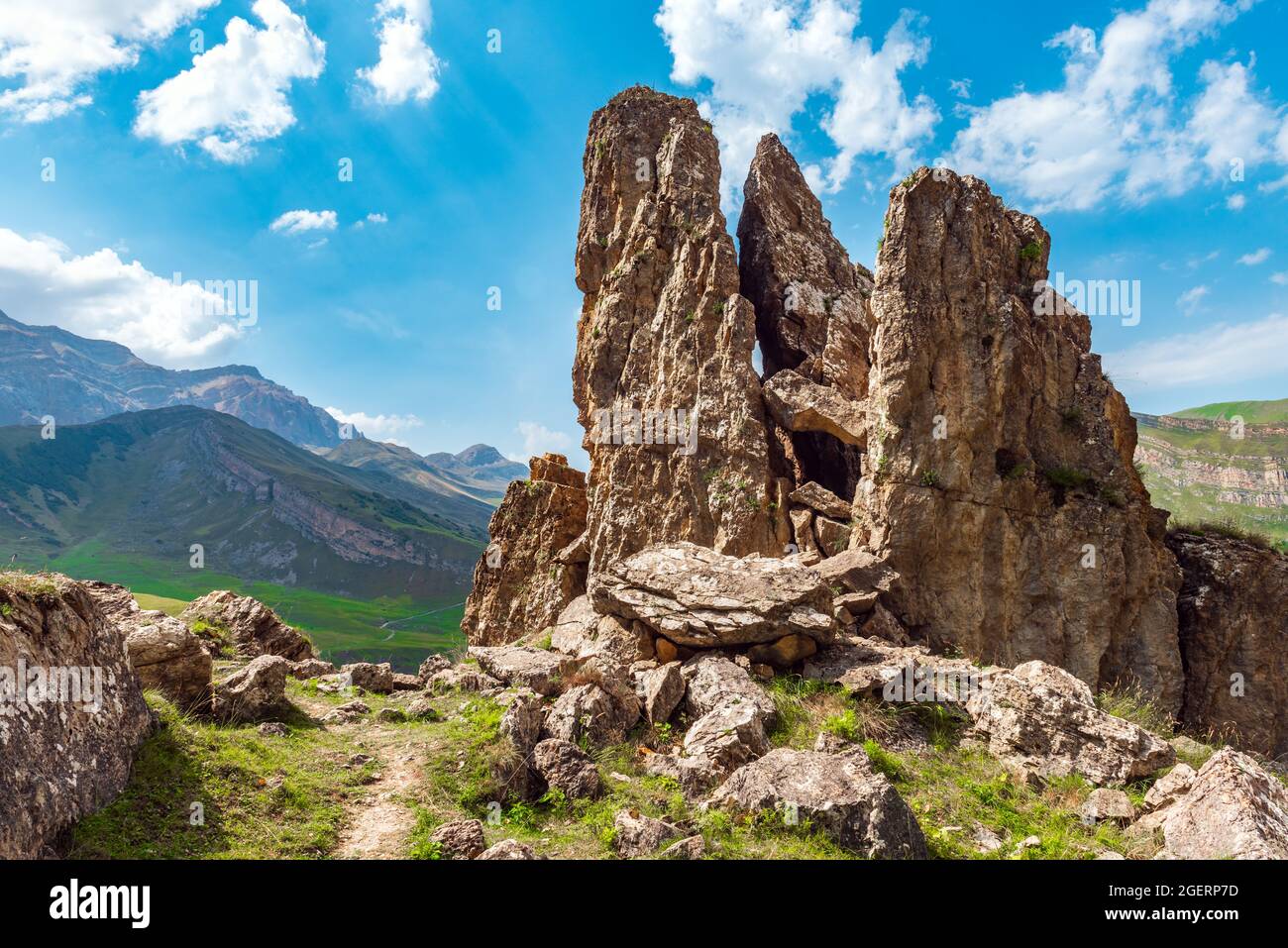 Huge stone boulders in hi-res stock photography and images - Alamy