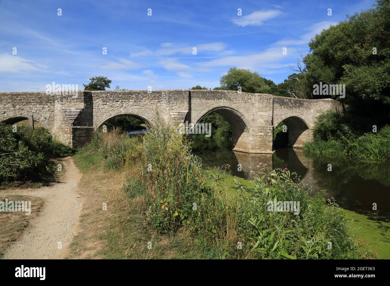 View of Teston Bridge over the Medway river from Teston Country Park ...