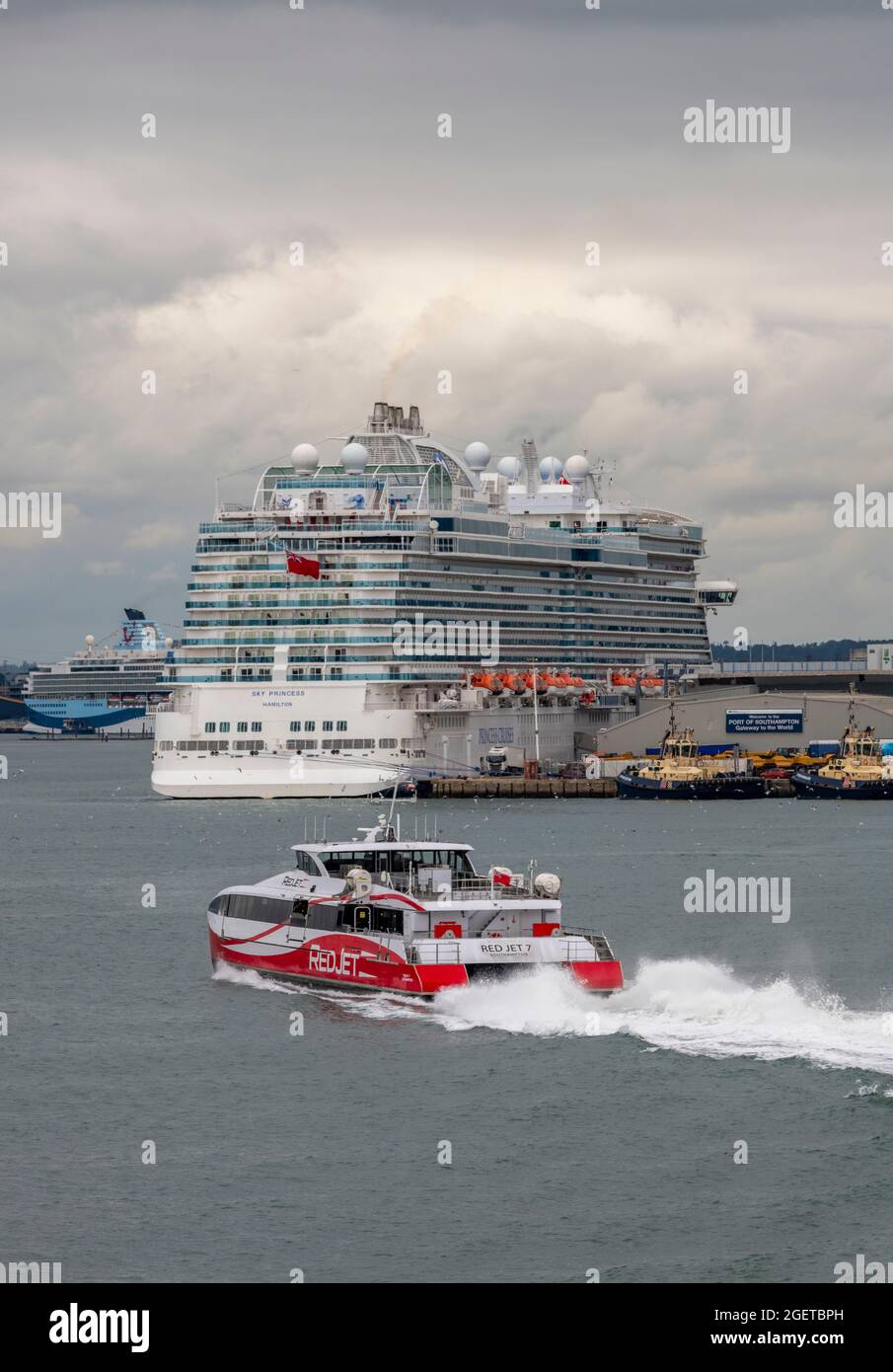 red funnel ferry, isle of wight ferry, red jet ferry, fast isle of ...
