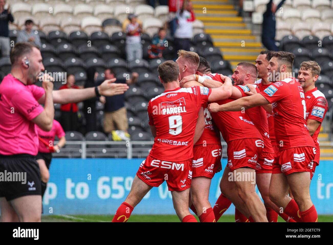 Rowan Milnes (25) of Hull KR celebrates his try Stock Photo - Alamy