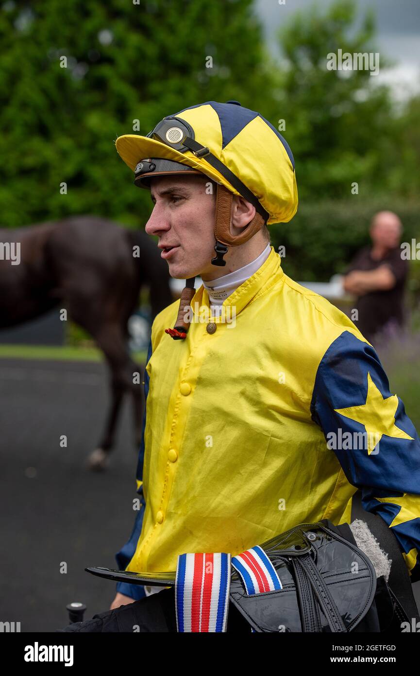 Jockey hector crouch hi-res stock photography and images - Alamy