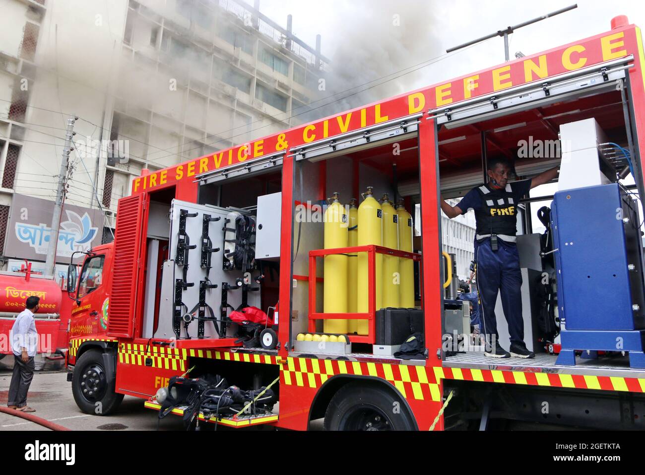 Non Exclusive: DHAKA, BANGLADESH - AUGUST 21: Firefighters corp ...
