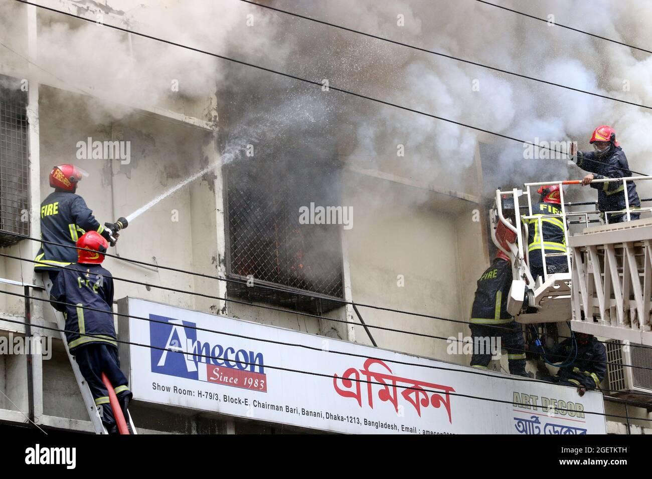 Non Exclusive: DHAKA, BANGLADESH - AUGUST 21: Firefighters corp ...