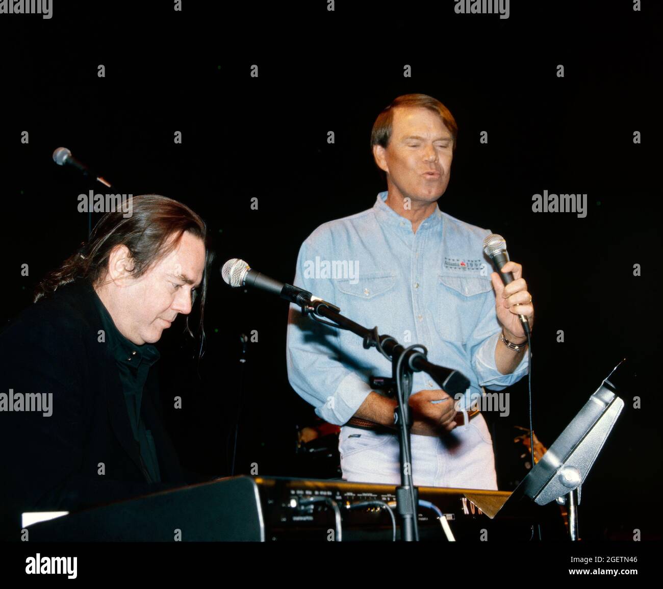 Glen Campbell and song writer, Jimmy Webb give an impromptu performance ...