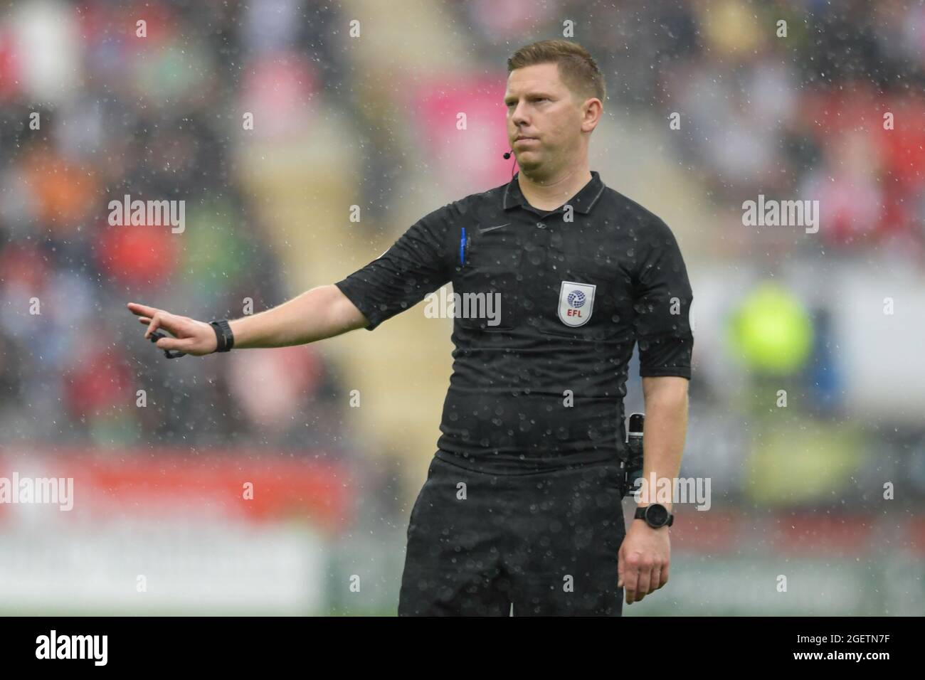 Referee Marc Edwards in action during the game Stock Photo - Alamy
