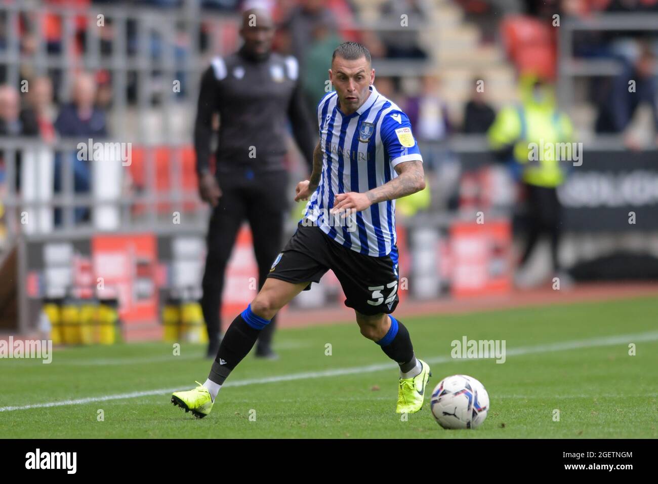 Jack Hunt #32 of Sheffield Wednesday runs with the ball Stock Photo - Alamy