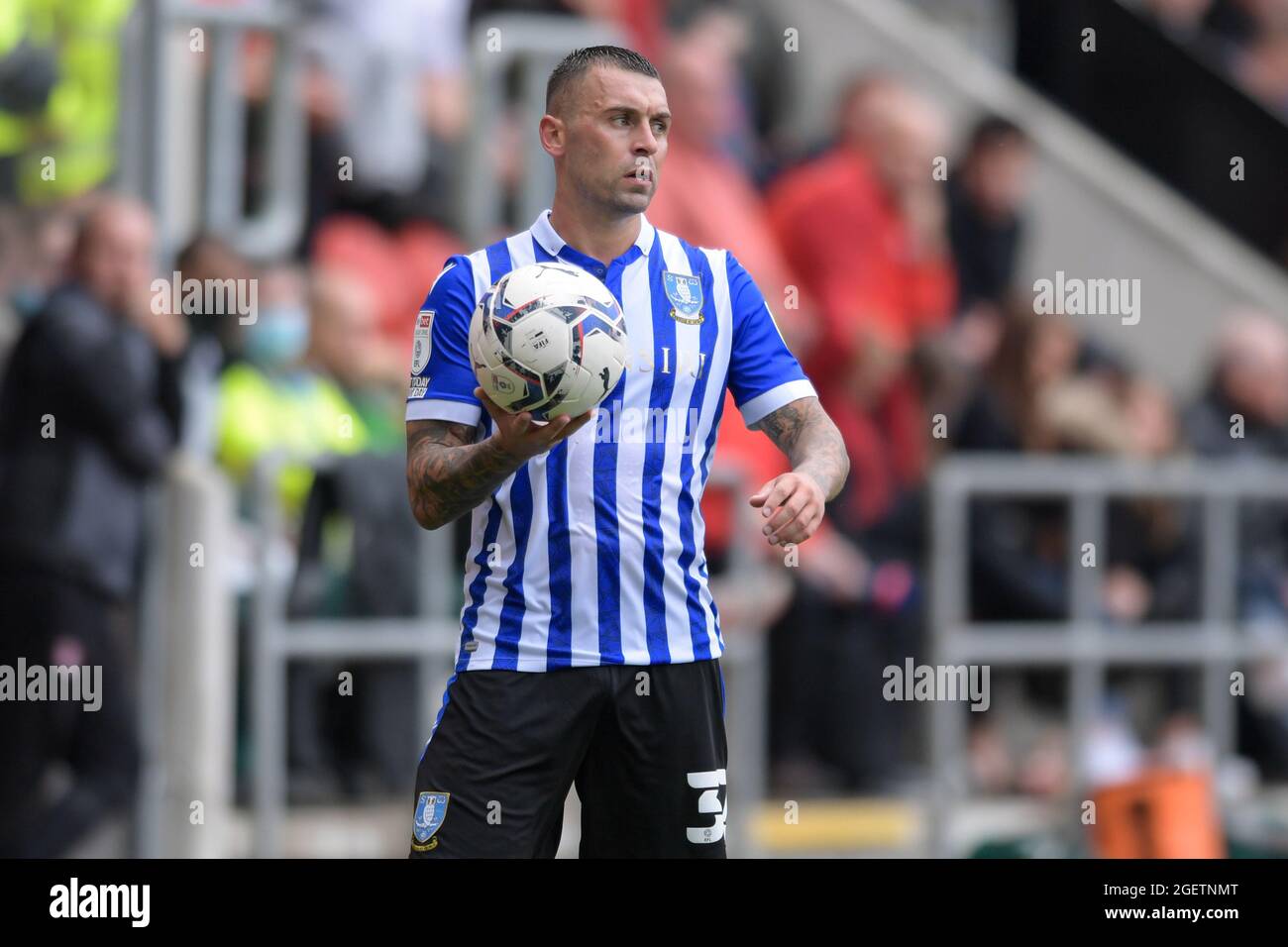 Jack Hunt #32 of Sheffield Wednesday takes a throw in Stock Photo - Alamy