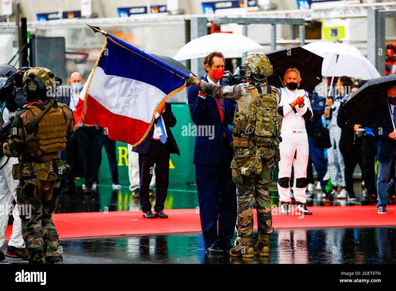 Army bringing the starting flag to John Elkann, Chairman and CEO of ...
