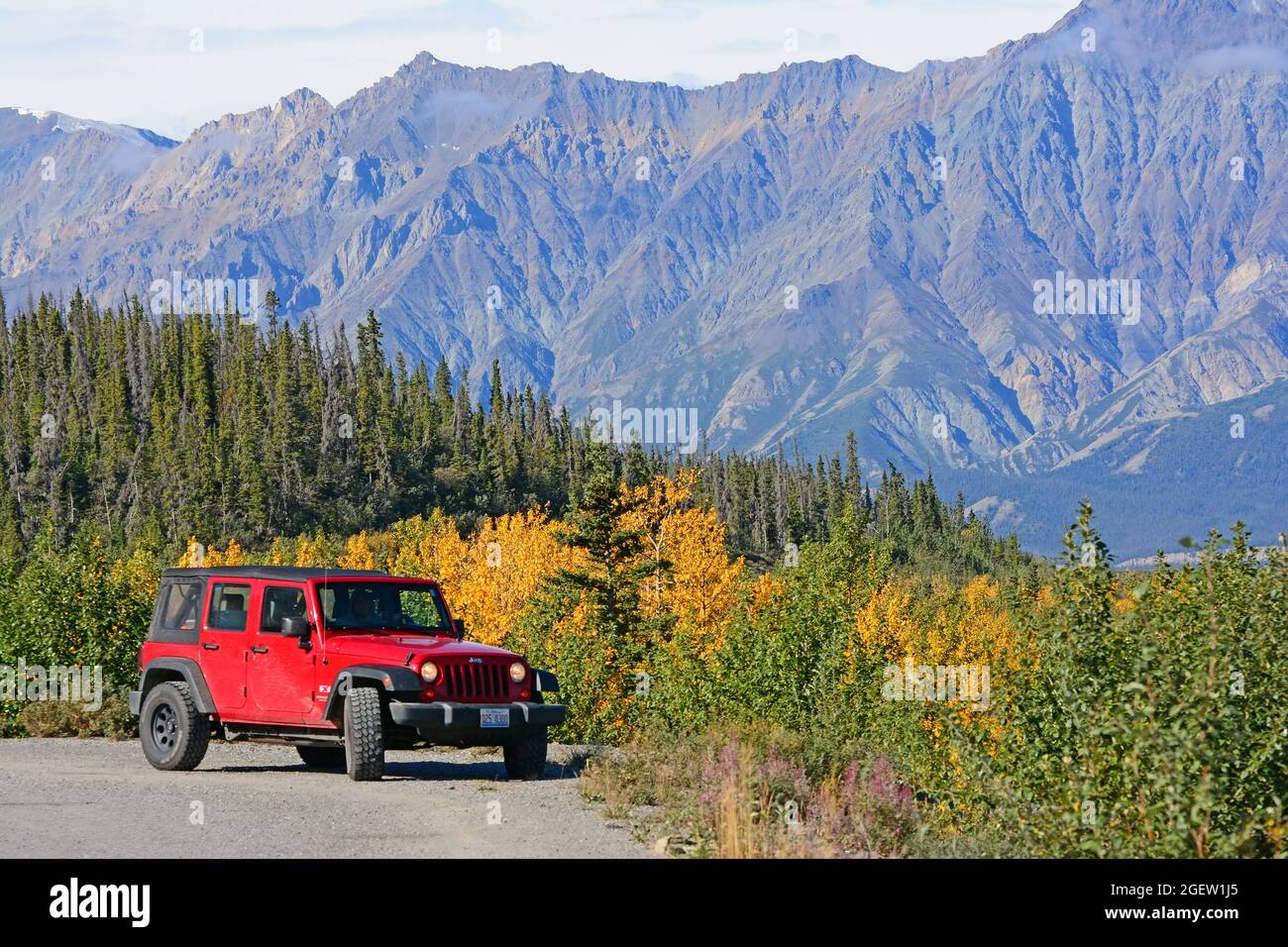 Red jeep hi-res stock photography and images - Alamy