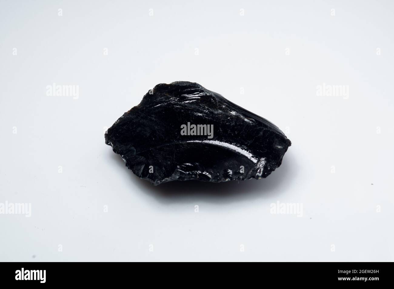 Obsidian raw and polished hi-res stock photography and images - Alamy