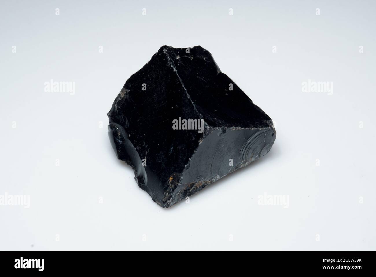 Obsidian raw and polished hi-res stock photography and images - Alamy