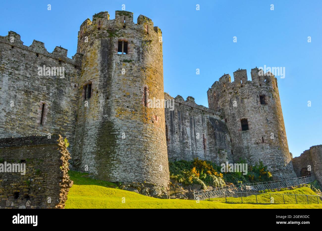Wall section and lookout towers at Conwy Castle, North Wales, UK Stock ...