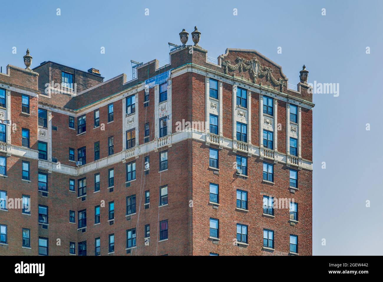 Plaza hotel new york city street view hi-res stock photography and ...
