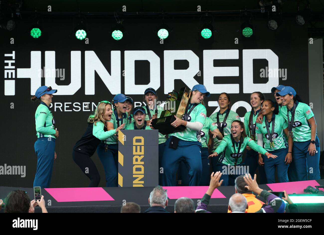 100 hundred runs hi-res stock photography and images - Alamy