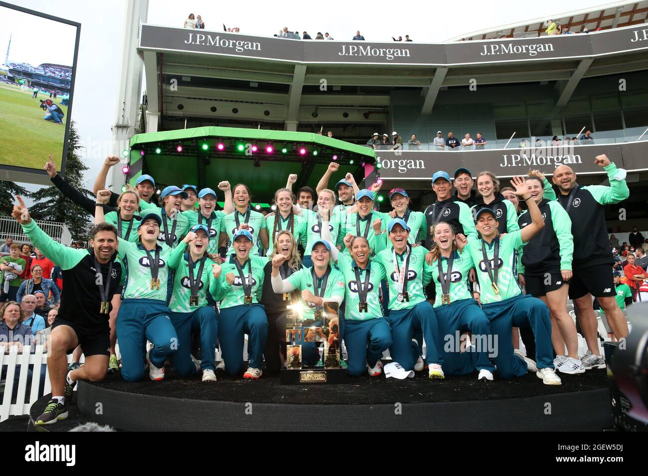 Cricket trophy images hi-res stock photography and images - Alamy