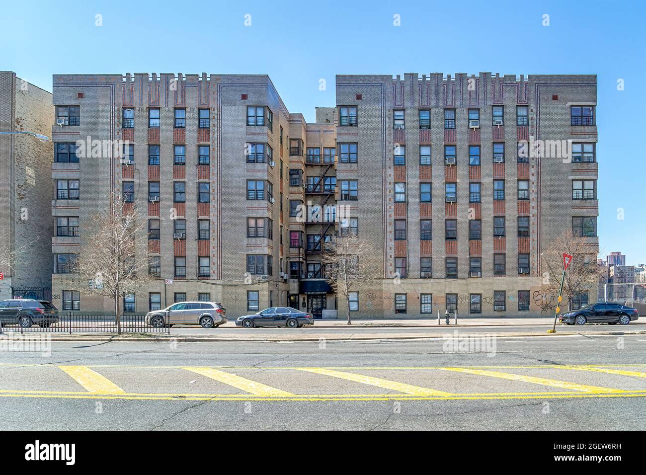 Grand concourse historic district hi-res stock photography and images ...