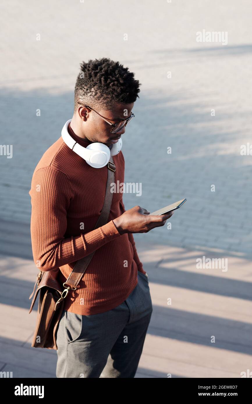Smart dressed young people hi-res stock photography and images - Alamy
