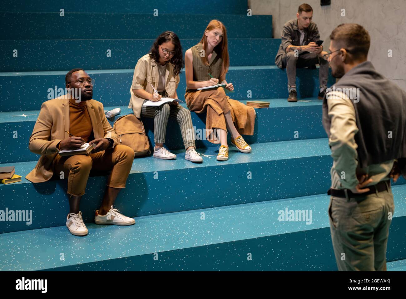 Intercultural students hi-res stock photography and images - Alamy