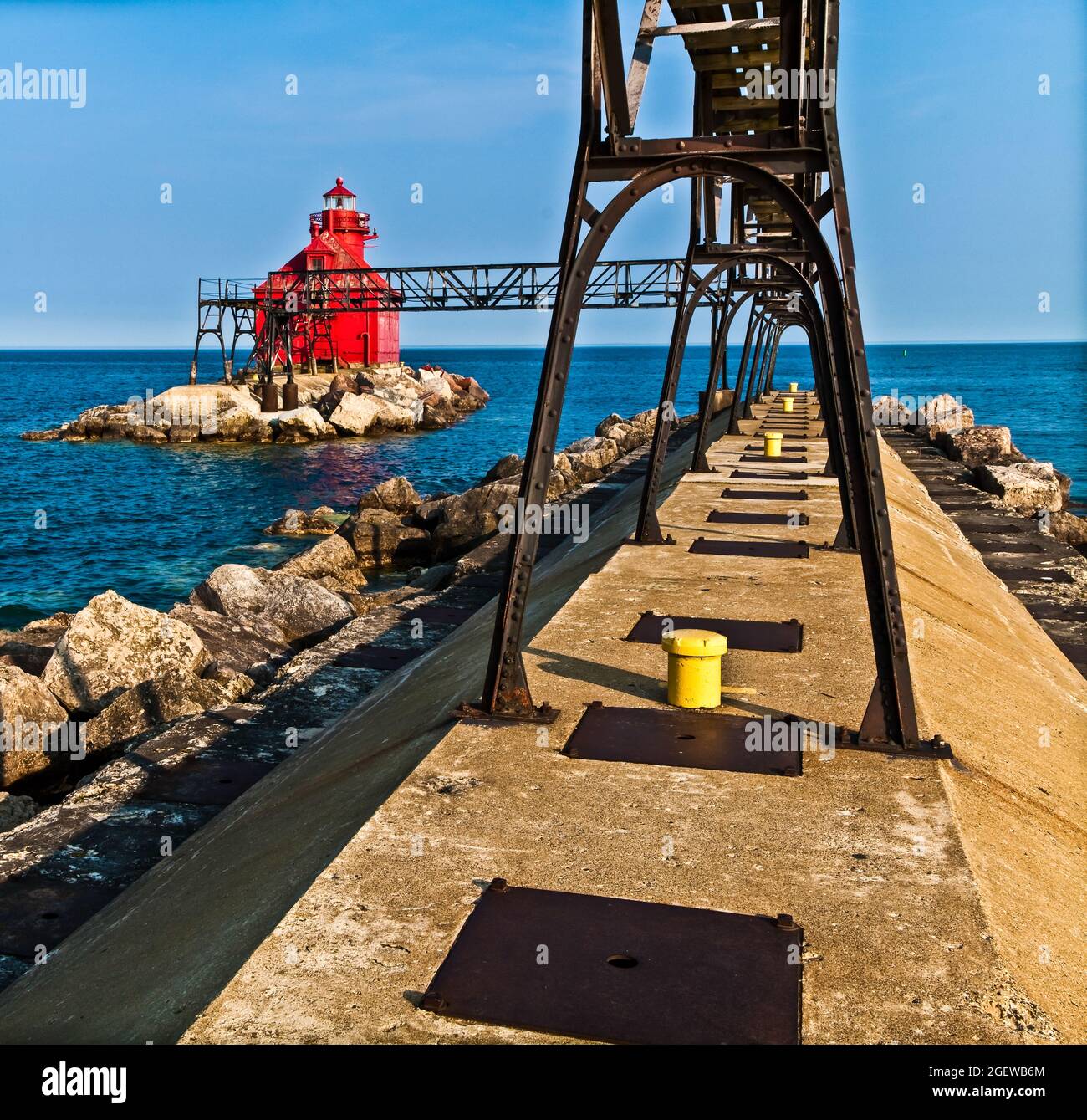 Sturgeon bay ship canal pierhead lighthouse hi-res stock photography ...