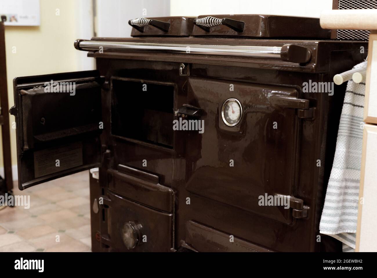 Oil burning stove hi-res stock photography and images - Alamy